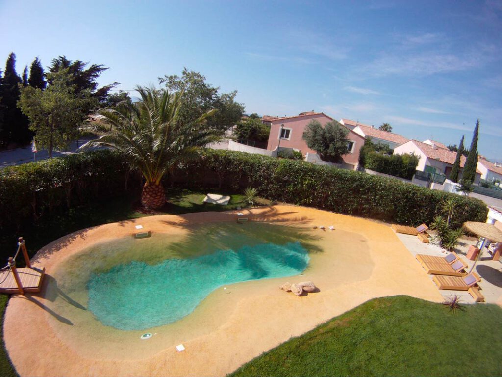 Piscinas de arena a medida con playa - Piscinas Athena